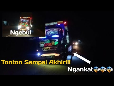 W4oww! Kejar truk ANTI BOKEP oleng sampai angkat ban perdana trip muat gayor - YouTube