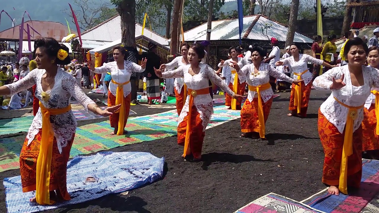 Tari Rejang Renteng PKK Desa Batur Selatan - YouTube