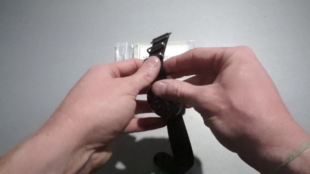 How to buckle the Spring Made strap - YouTube