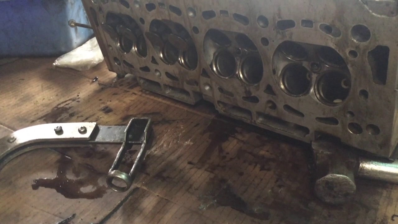 Seal Valve Disassembling from Engine XU10J4R - PEUGEOT 406 - YouTube