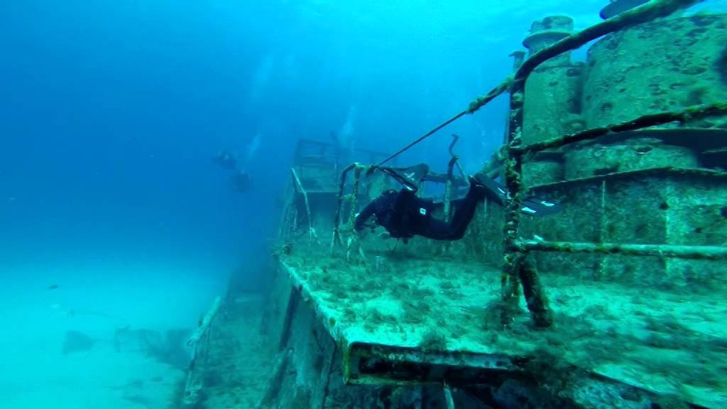 Basic sidemounting @ Comino,P31 wreck - YouTube