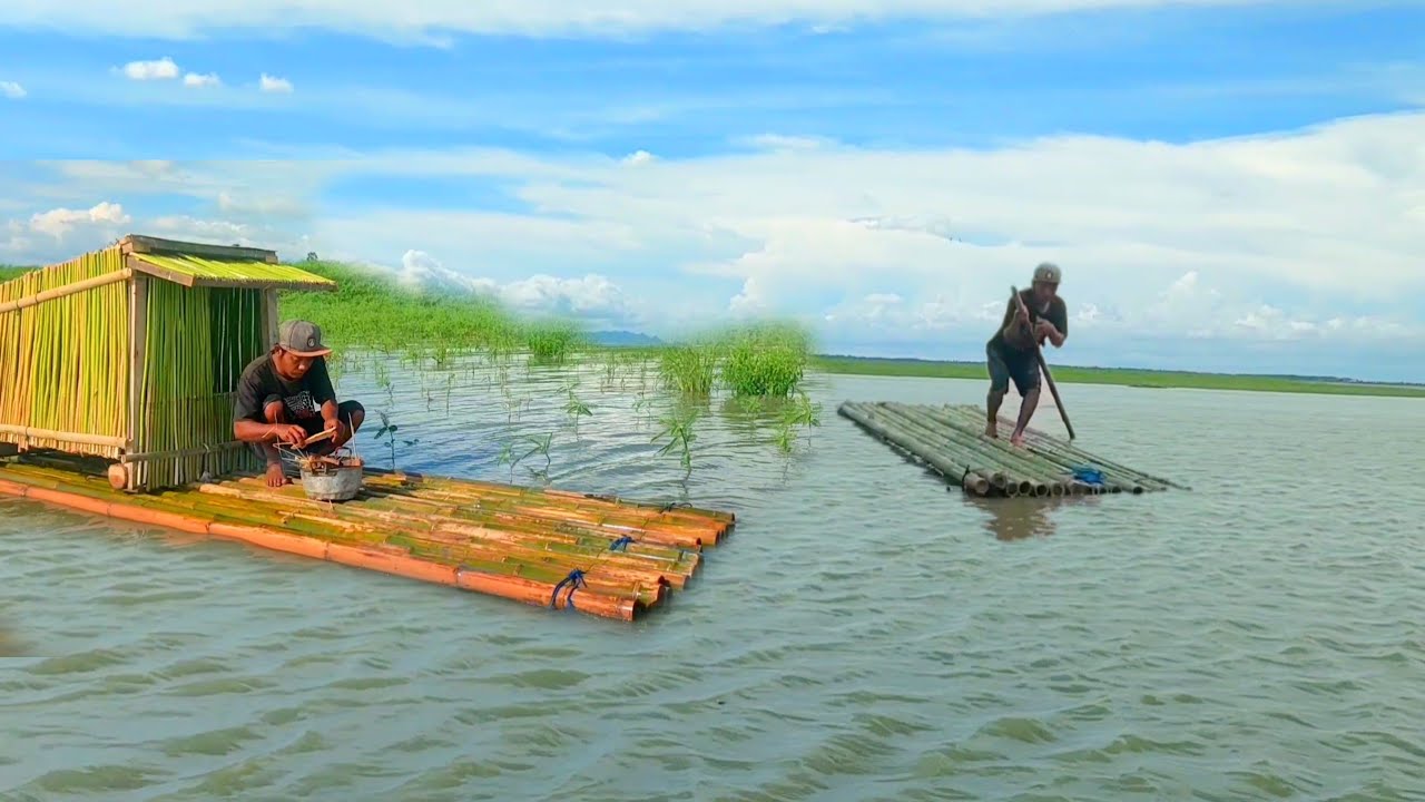 CAMPING MEMBUAT RUMAH APUNG DARI BAMBU DI DANAU TEMPE - YouTube