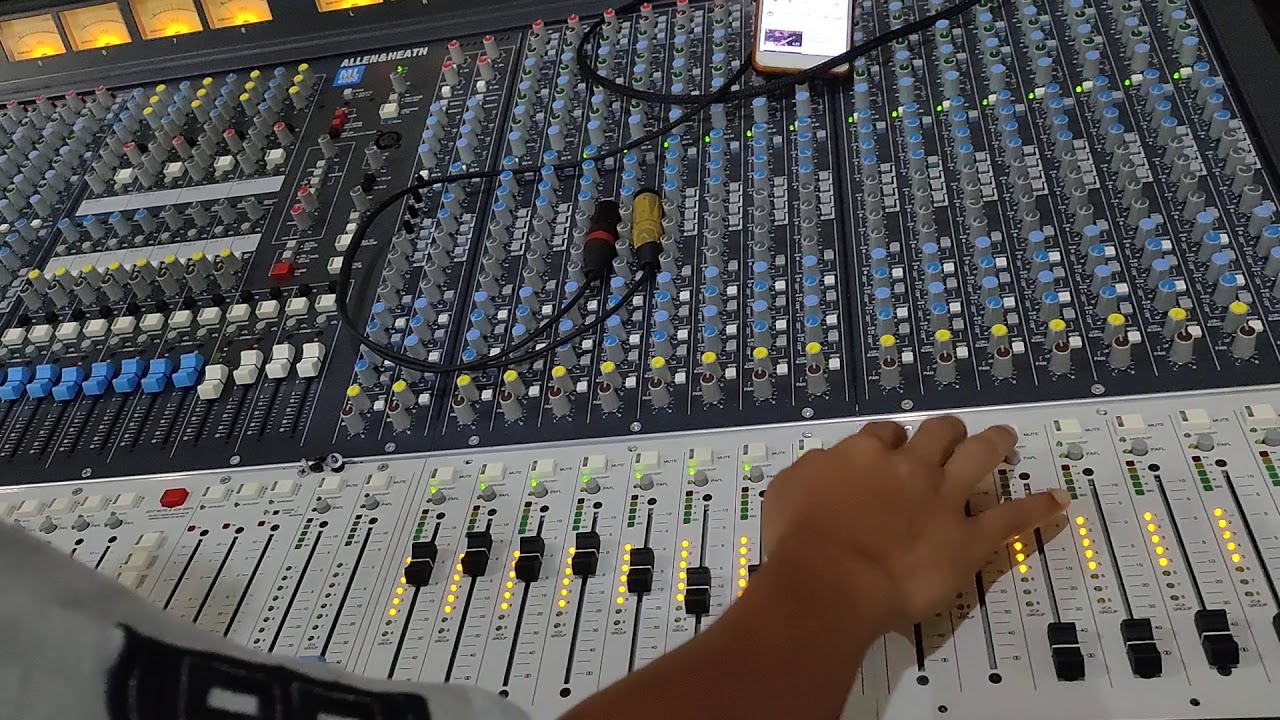Mixer Ml4000 32channel - YouTube