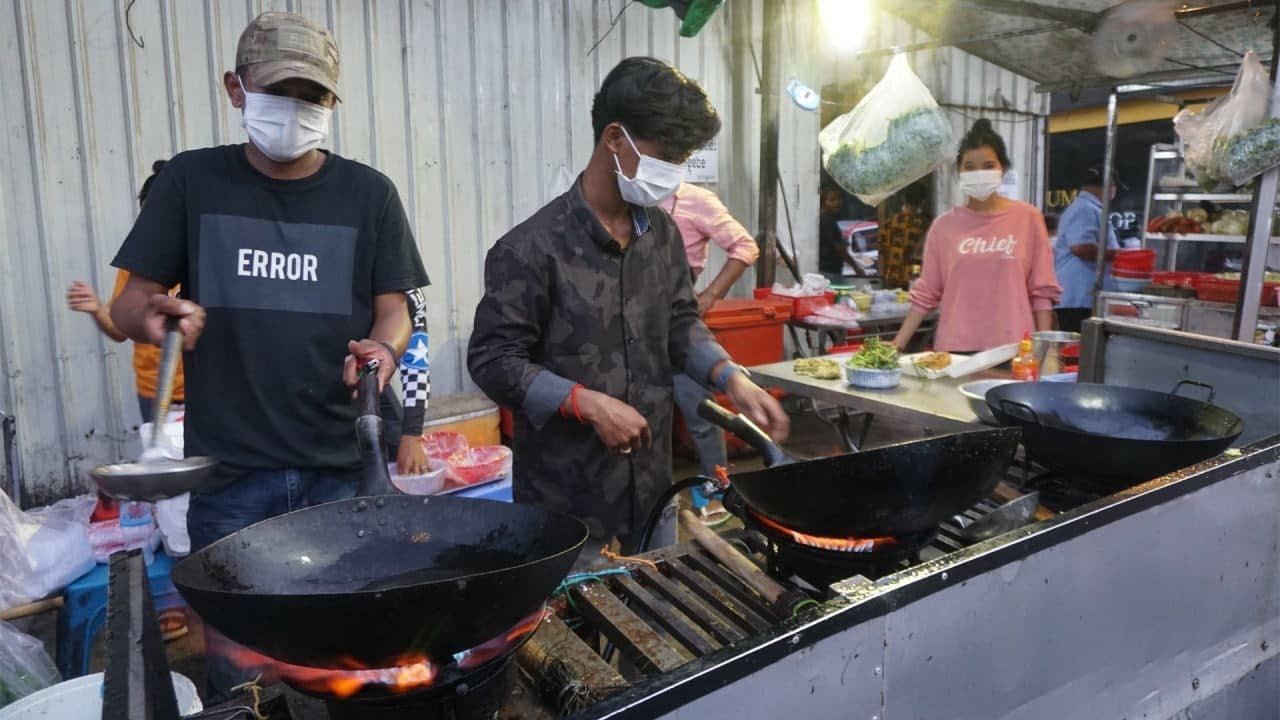Chha Kachhet Heng Heng Street Food @Khan Sen Sok - The Famous Cooking ...