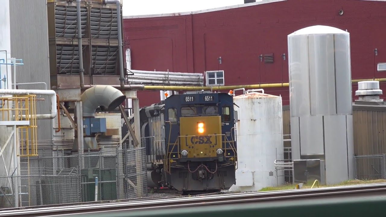 I Was Filming a CSX Train Then This Happened! GP40-3 SpongeBob Unit ...