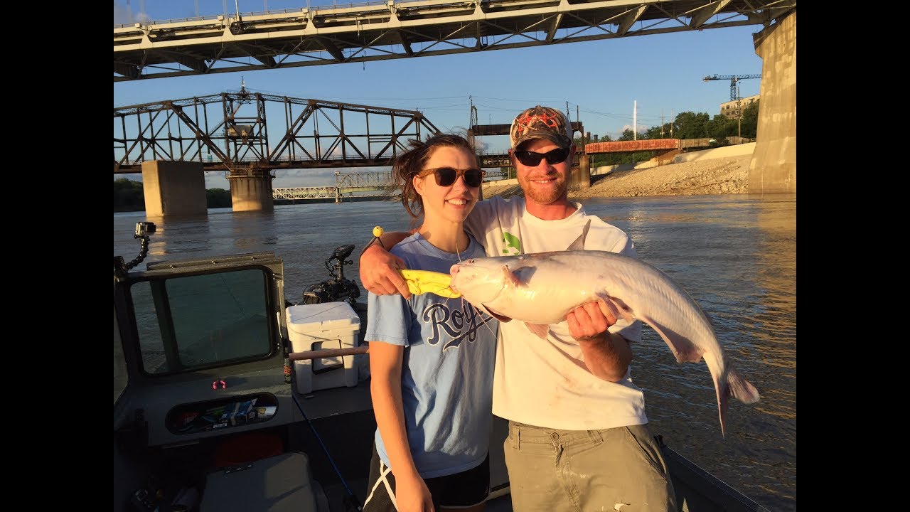 Bumping Mo River Catfish Late June - YouTube