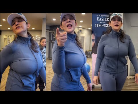 Hot Beautiful Bollywood Actress Manisha Koirala Viral Video❣️😘  #youtubeshorts #shorts #viral