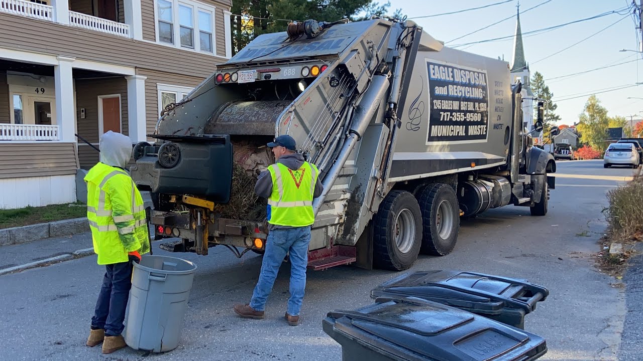 Mack Granite Cobra Packing Fall Yard Waste - YouTube