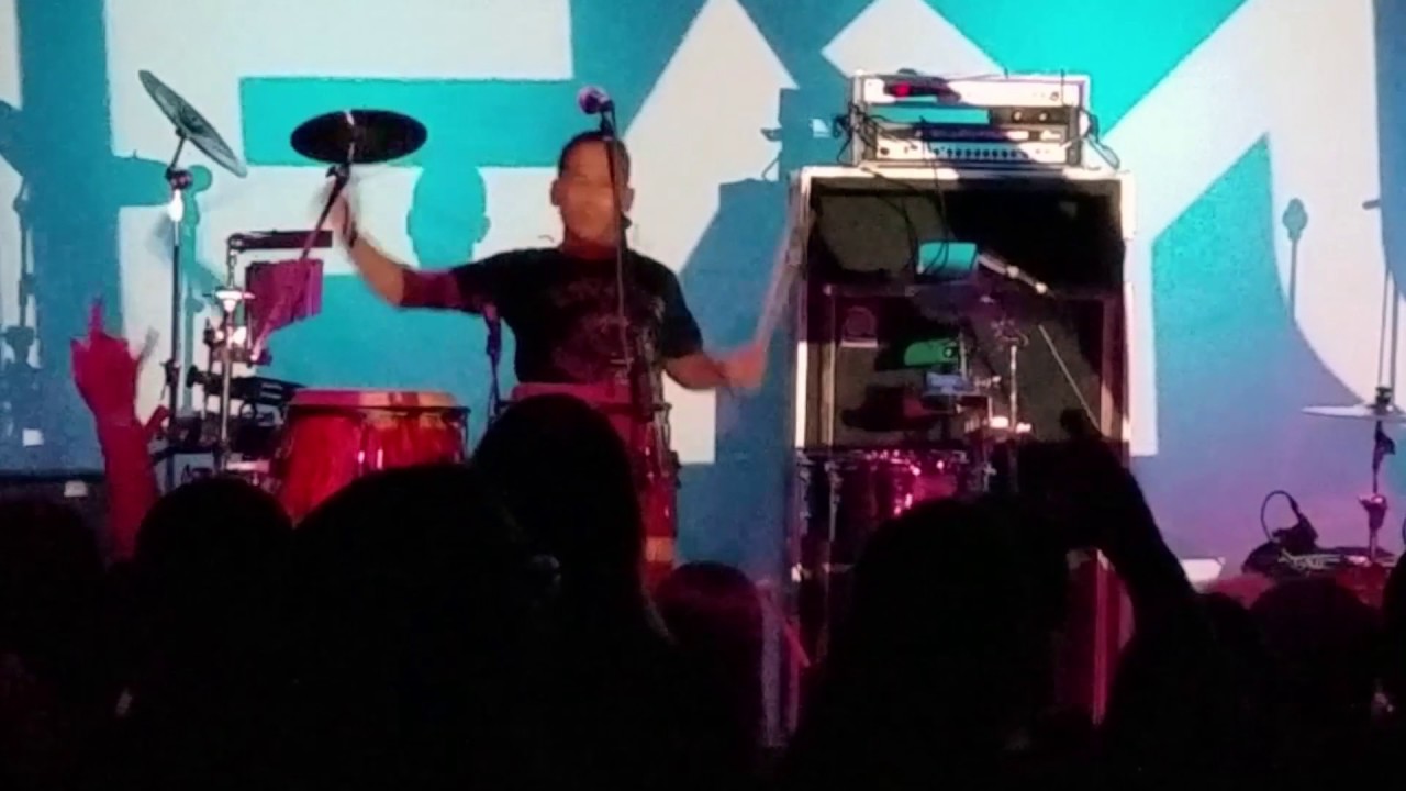 Solo Congas - Arturo Sosa - Fayuca Band - YouTube