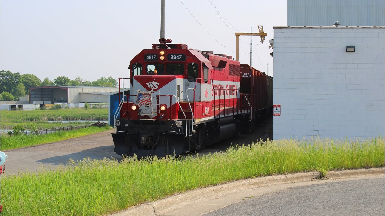 WAMX 3947 Leads a Move on the WSOR Vita Spur in Madison, WI - YouTube