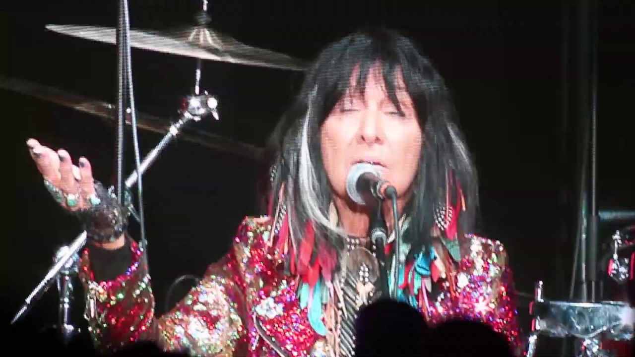 Buffy Sainte-Marie - Carry It On (Live @ The C.N.E. 2019) - YouTube Music
