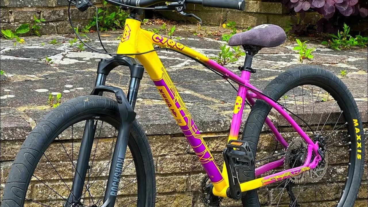 SPRAYING A ONE OF ONE COLOUR ON A C100 V3 - YouTube