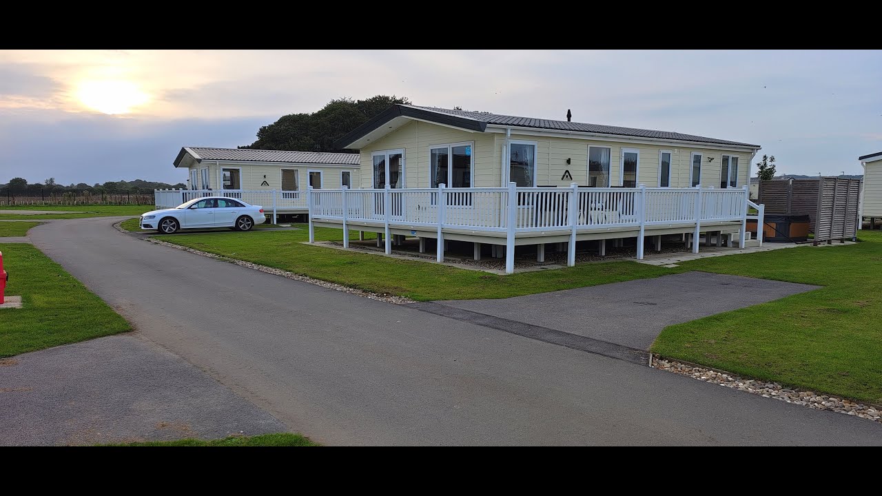 South Cliff Holiday Park Bridlington 2 Bedroom Lodge with Hot Tub - YouTube