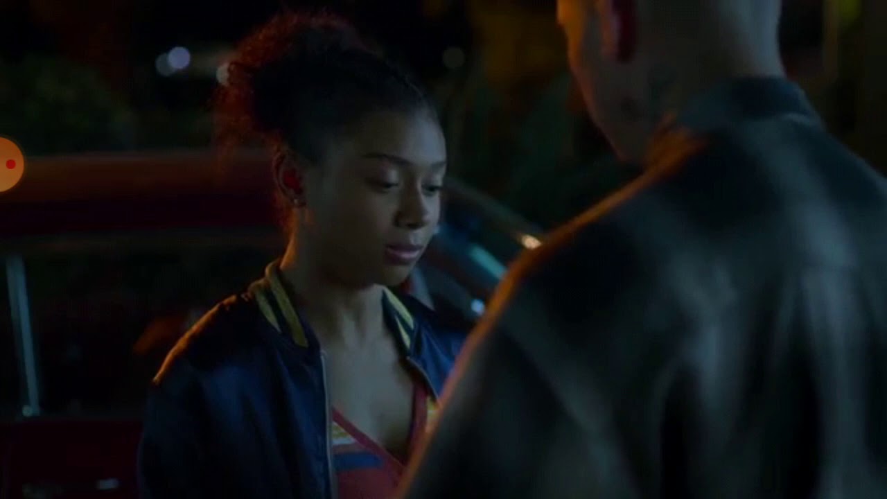 On My Block S3 E3 Monse kiss Spooky - YouTube