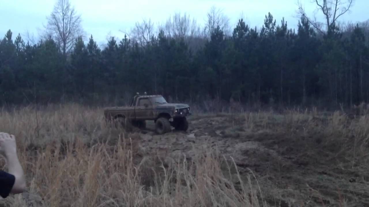 Big 79 ford in mud bog!! - YouTube