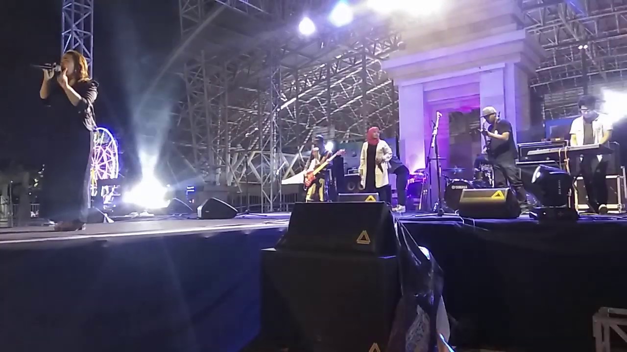 Nanti (Live at WEP Gresik - Part 1) - YouTube