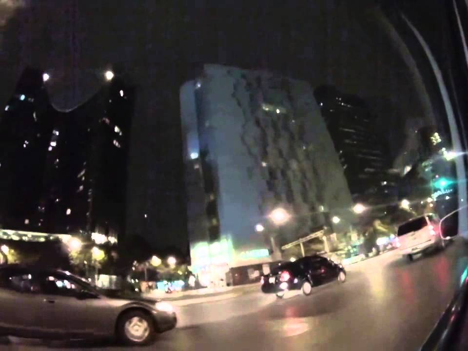 A drive through Mexico City at night - YouTube