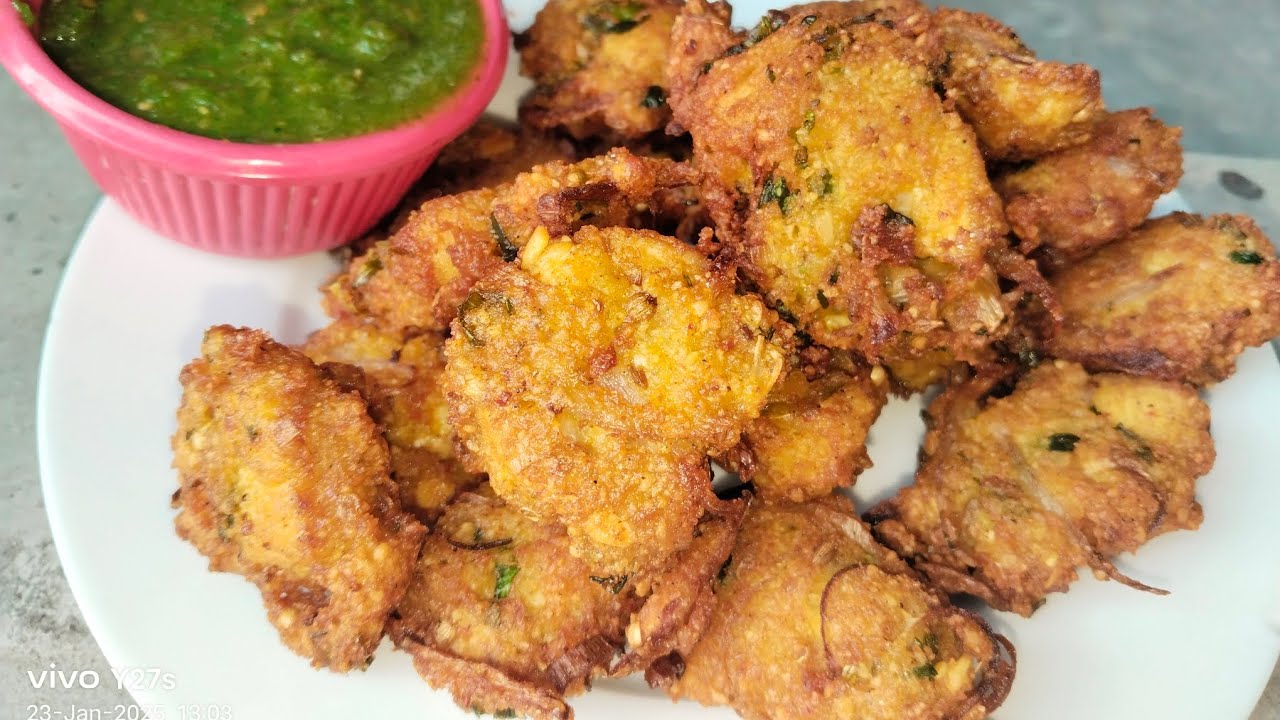 Mong daal chicken pakora recipe with chatkhary Daar chutney recipe ...