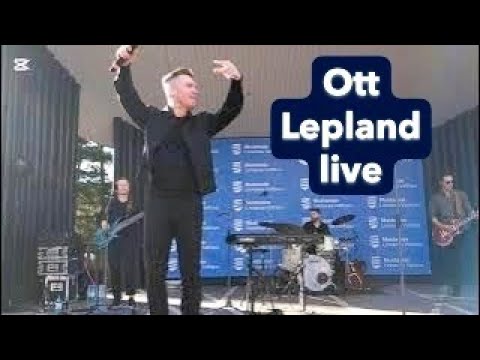 Ott Lepland live in Tallinn on Estonia's Independence Day - audience ...