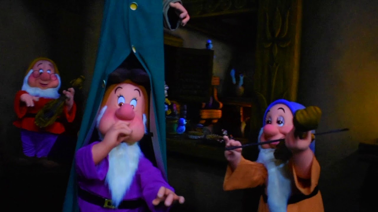 Tokyo Disneyland - Snow White's Adventures HD (2017) - YouTube