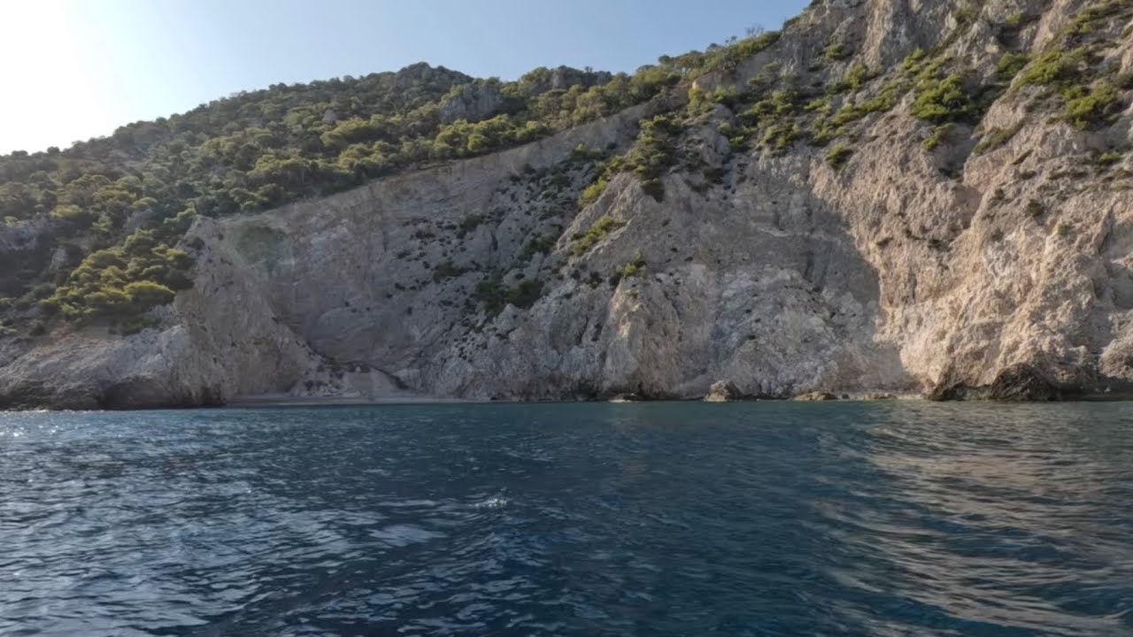 Η τρέλα δεν πάει στα βουνά πάει στη θάλασσα🤌😅🤣😂 - YouTube