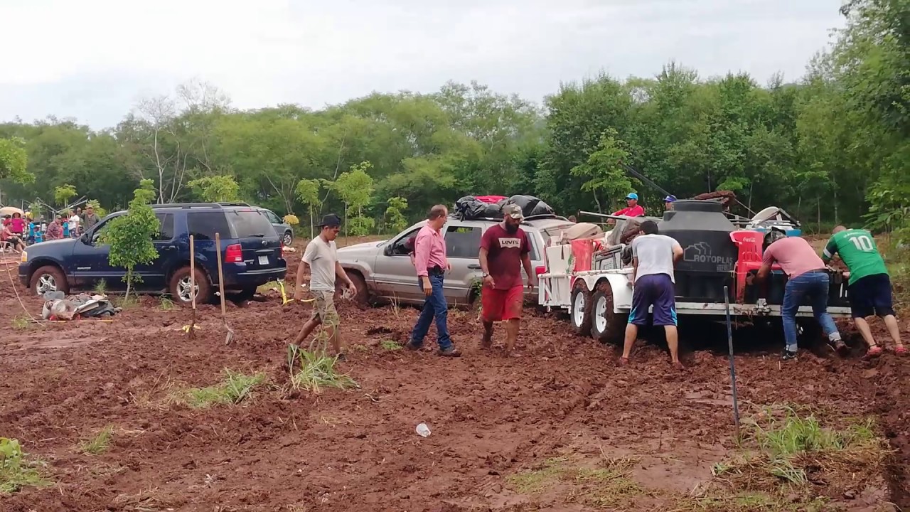 Sacando Remolque atascado en el lodo, La Campana Sinaloa, Cherokee y ...