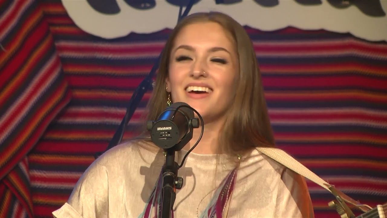 Festival du Voyageur 2022 | Ila Barker - YouTube