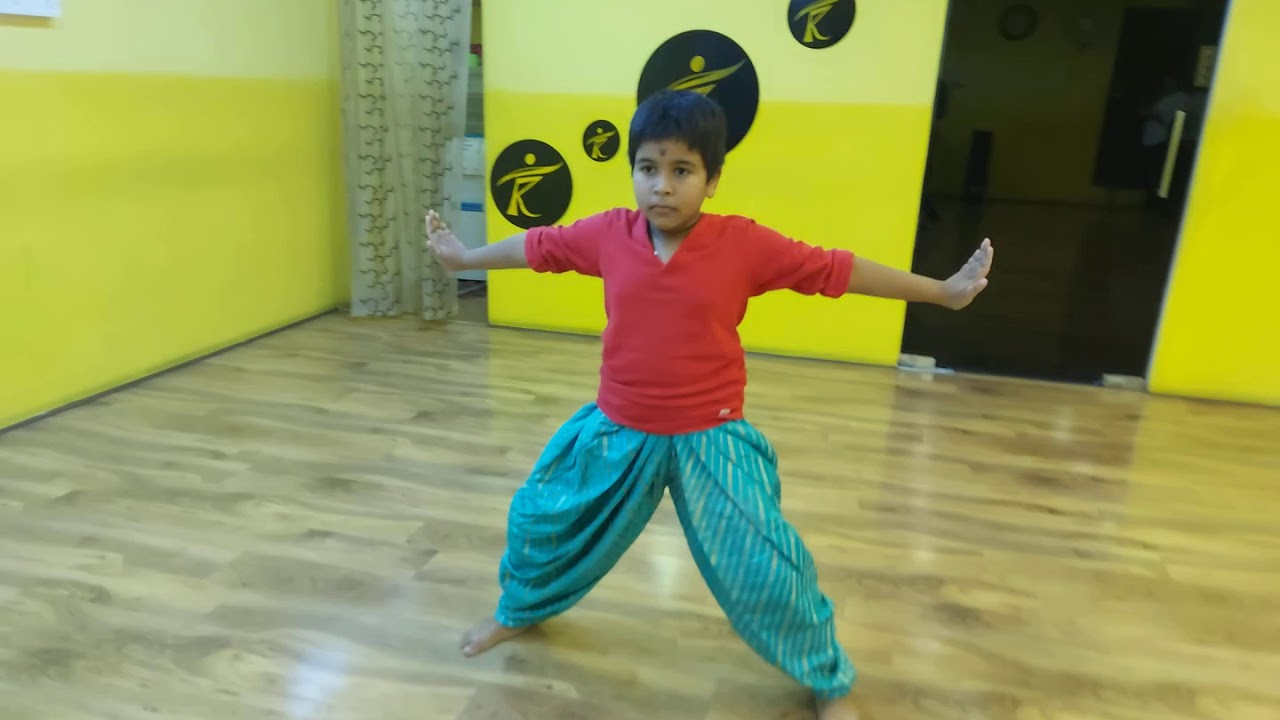 Vignesh Bala Dancing for a song. - YouTube