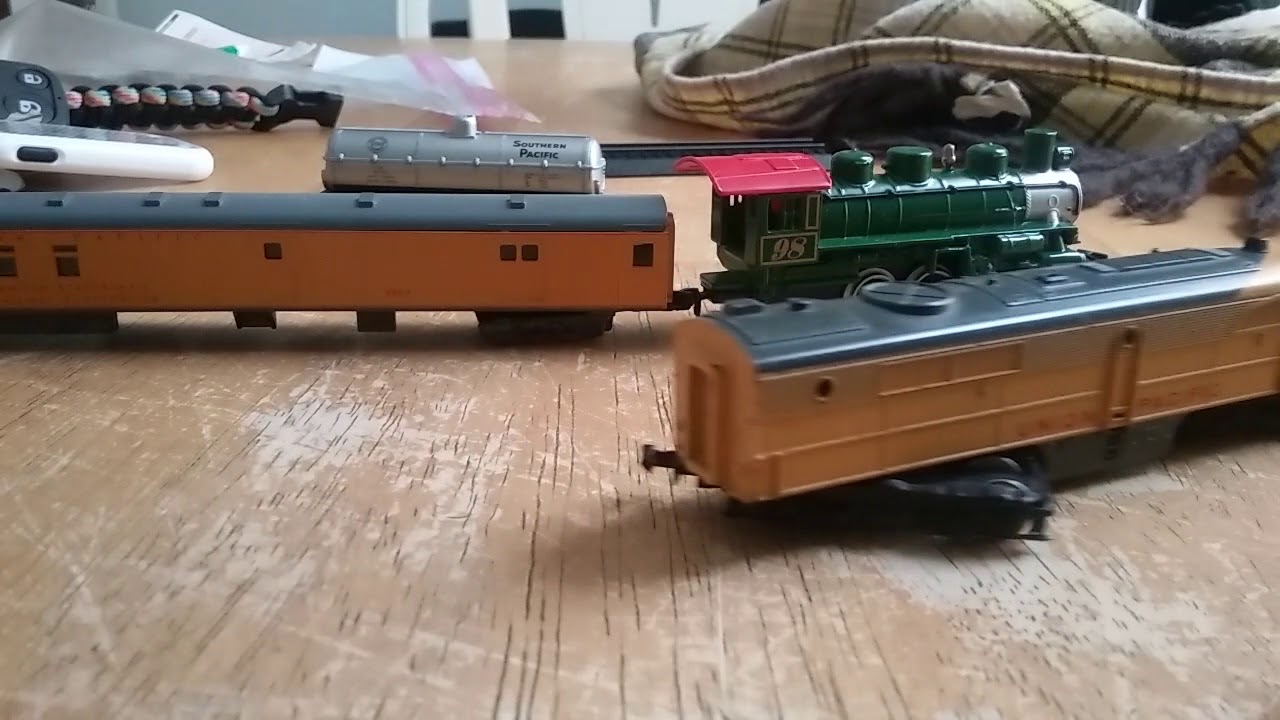 N Scale Trains Come and Go! - YouTube