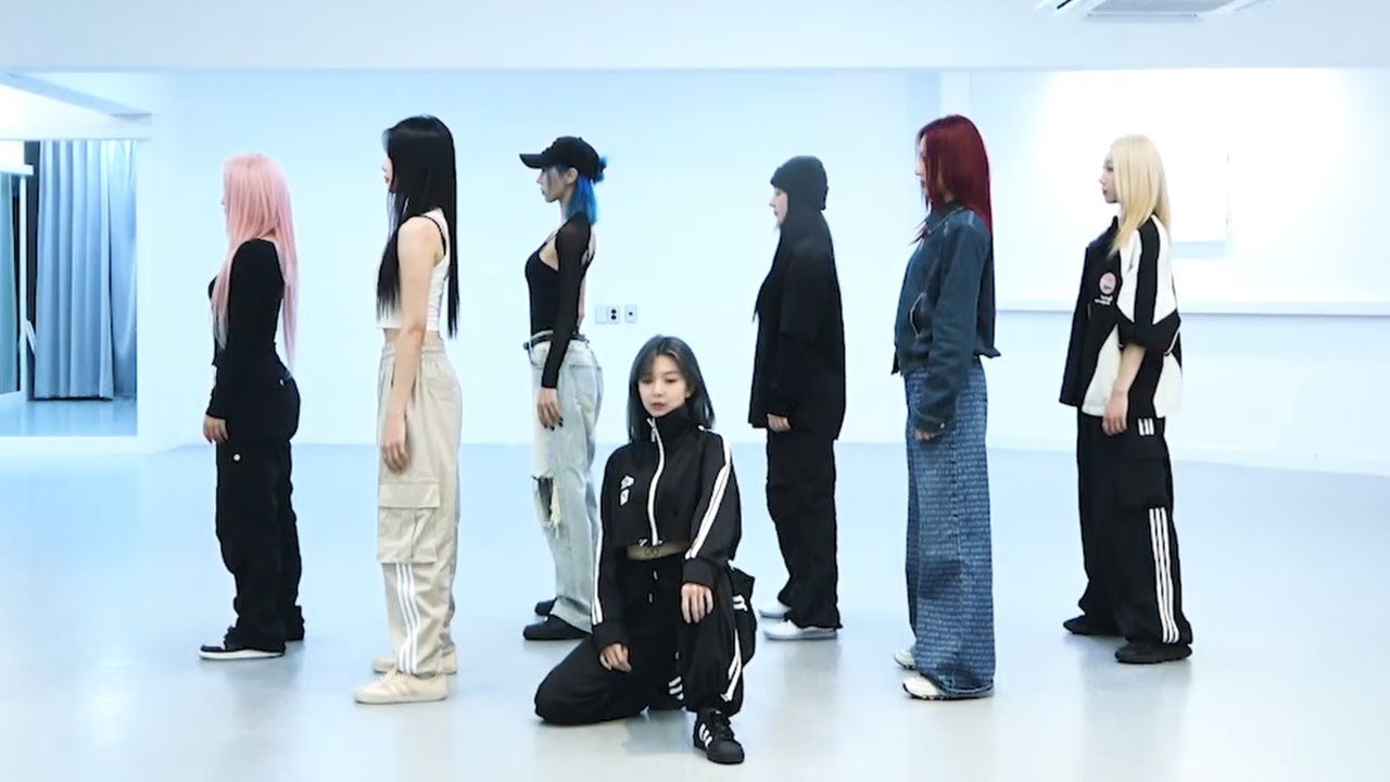 Dreamcatcher - 'OOTD' Dance Practice Mirrored - YouTube