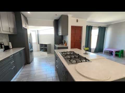 To-Let 3 Bedroom House- Table View