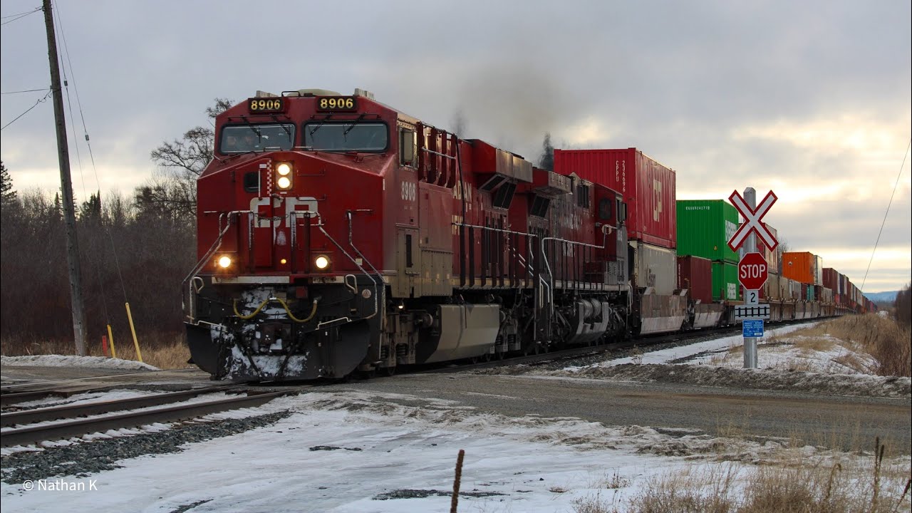 CP 8906 leads 119 at Mile 16 (12/31/24) - YouTube