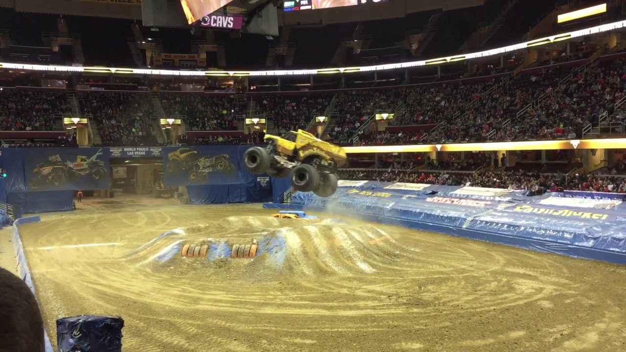 Monster jam Cleveland: Earth shaker freestyle 2017! - YouTube