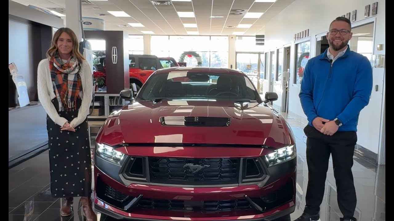 2025 Ford Mustang Dark Horse: Unleash the Power in Molten Magenta ...
