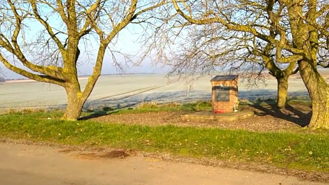 452nd BG(H): memorials at Deopham Green, station 142 - YouTube