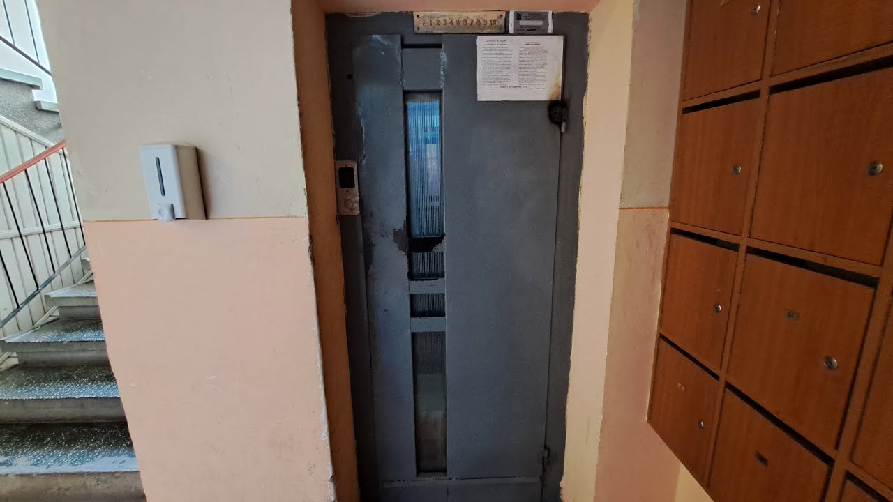 Old IFMA traction elevator @ Piața Majláth Gusztáv Károly 4, sc.A ...