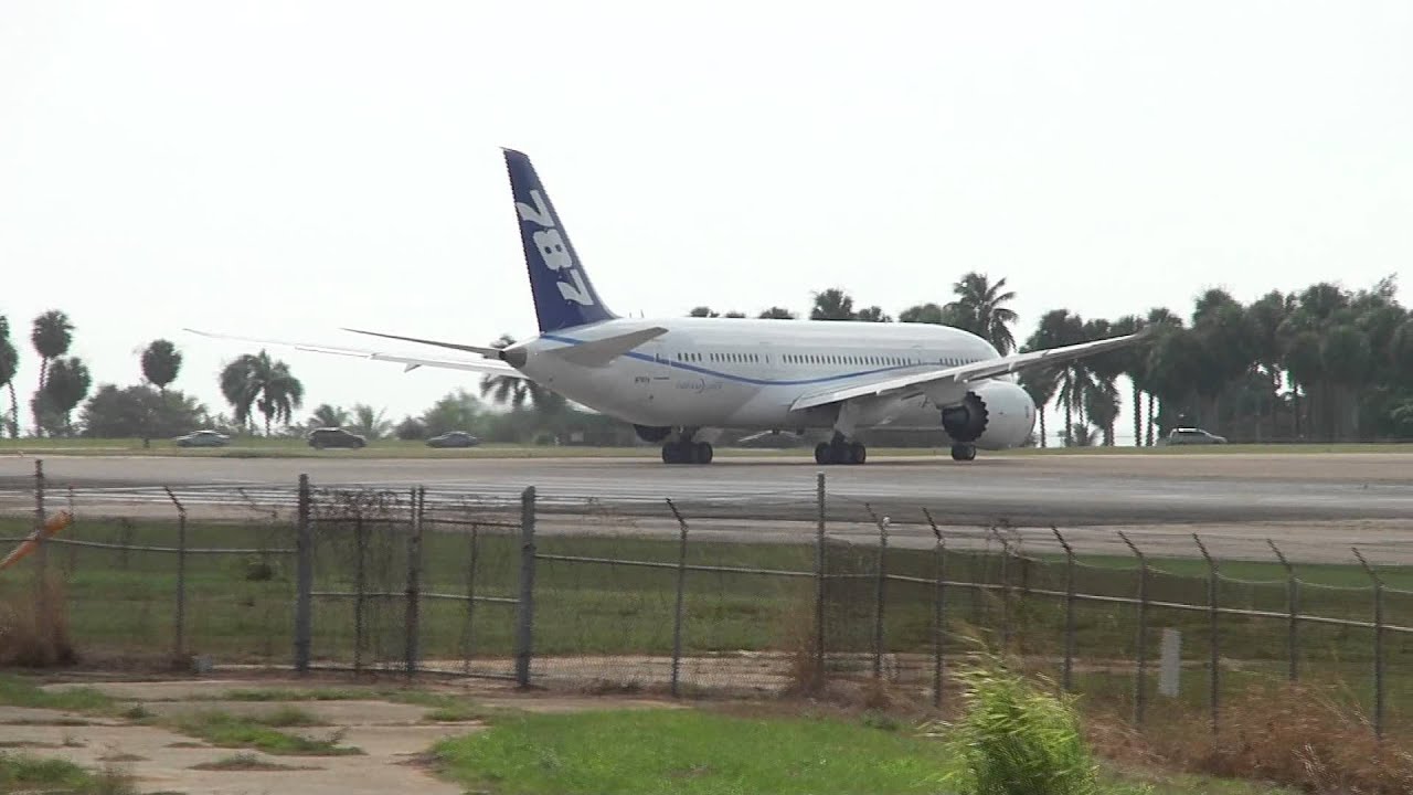 Boeing 787 Dreamliner landing @ Rafael Hernandez Airport (BQN ...