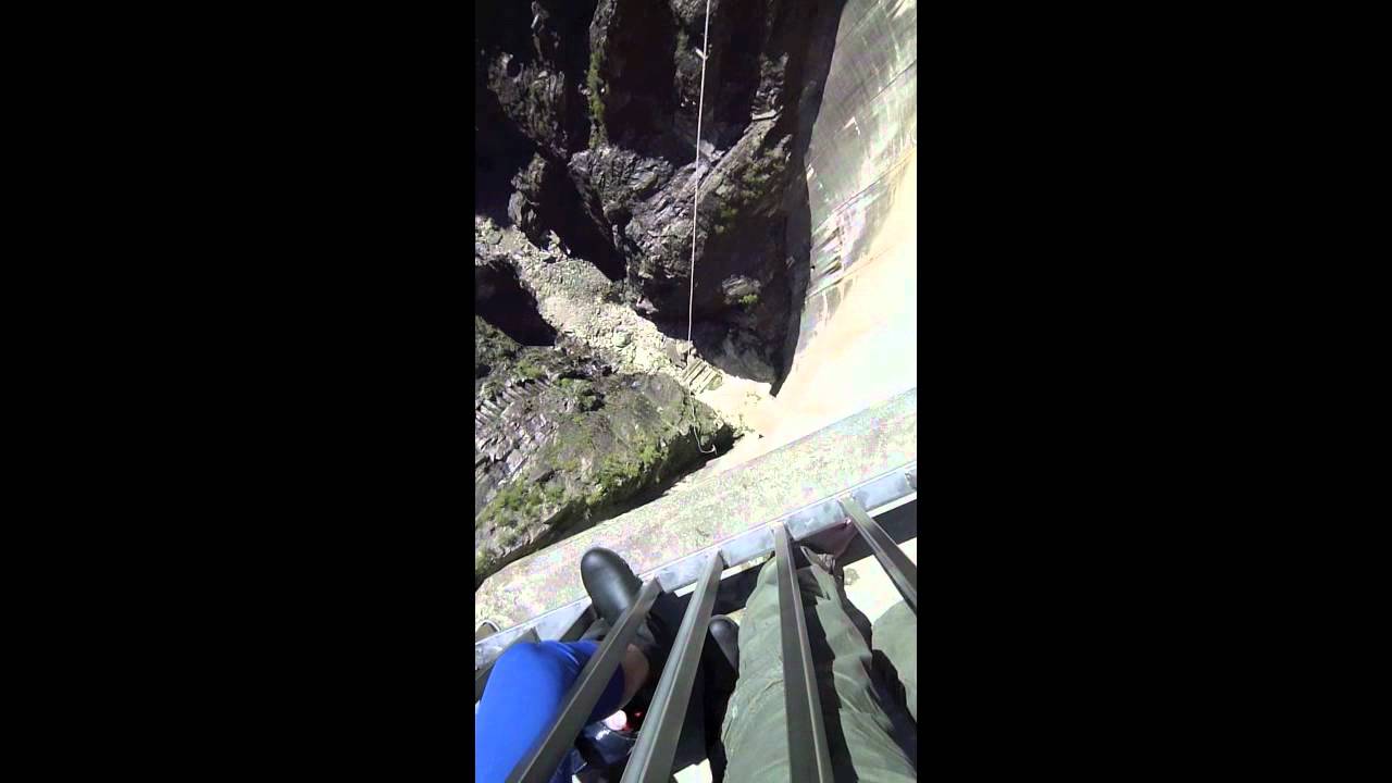 Waynes Goldeneye bungee jump @ Verzasca Dam - YouTube
