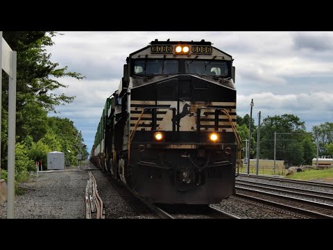 NS 259 stops at Bryan at MP 342 with friendly crew! - YouTube