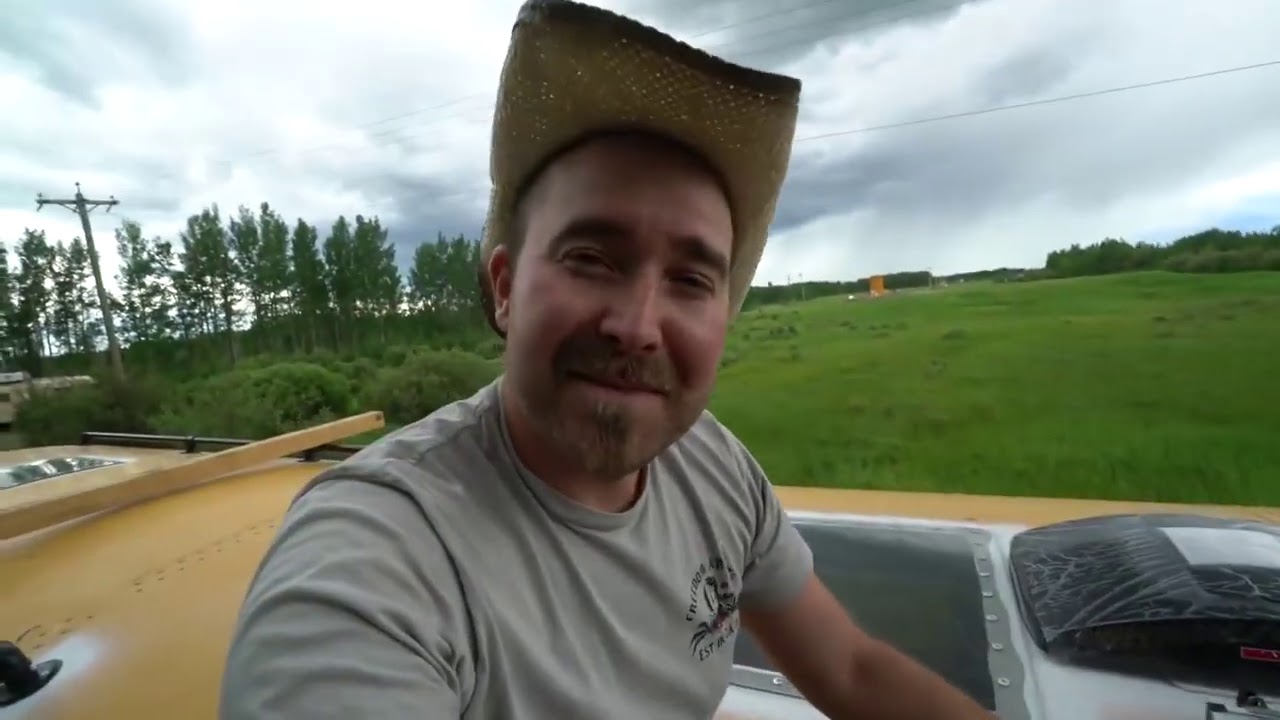 DOOR HINGE DIY SOLAR PANEL MOUNT - YouTube