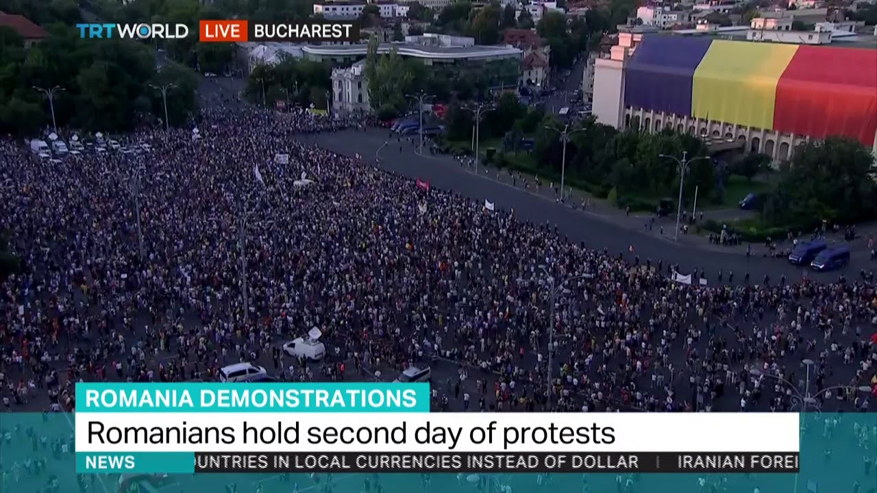 Romanians protest in Bucharest for second day - YouTube