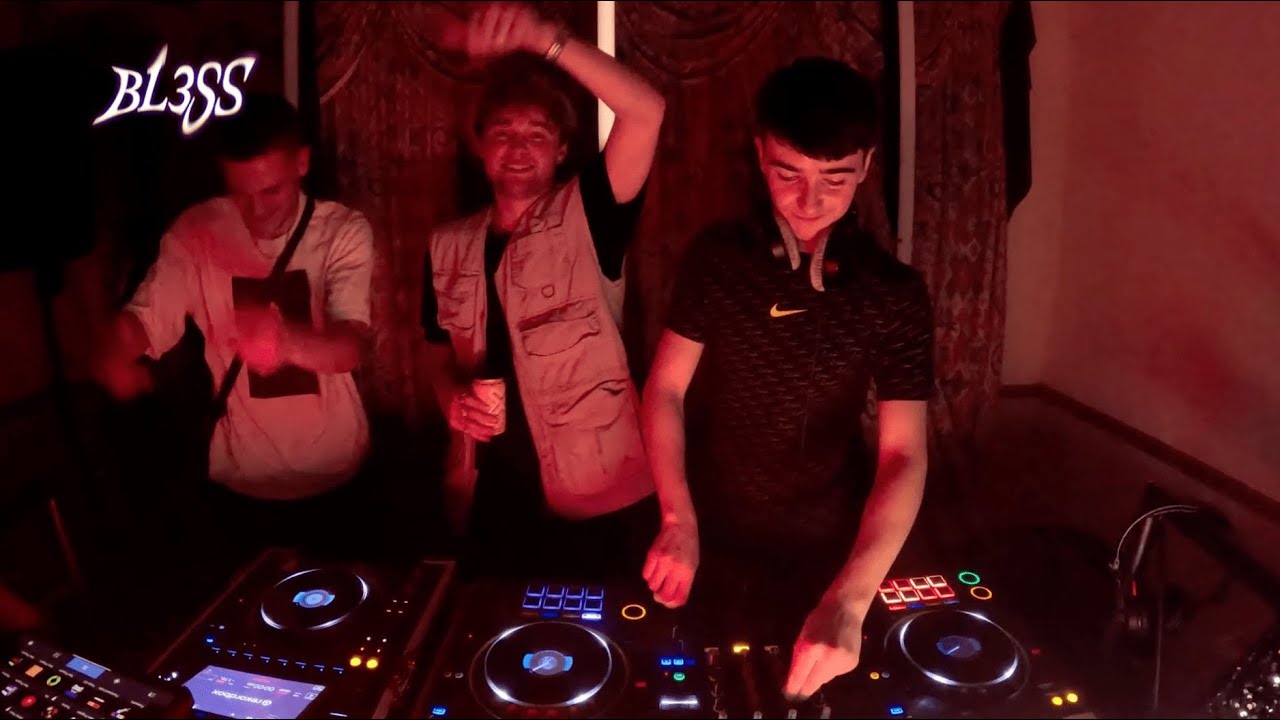 BL3SS - Losing My Head (CamrinWatsin Remix) [Official Visualiser] - YouTube