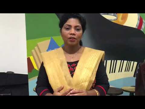 Singer Minmini talking about a program - YouTube