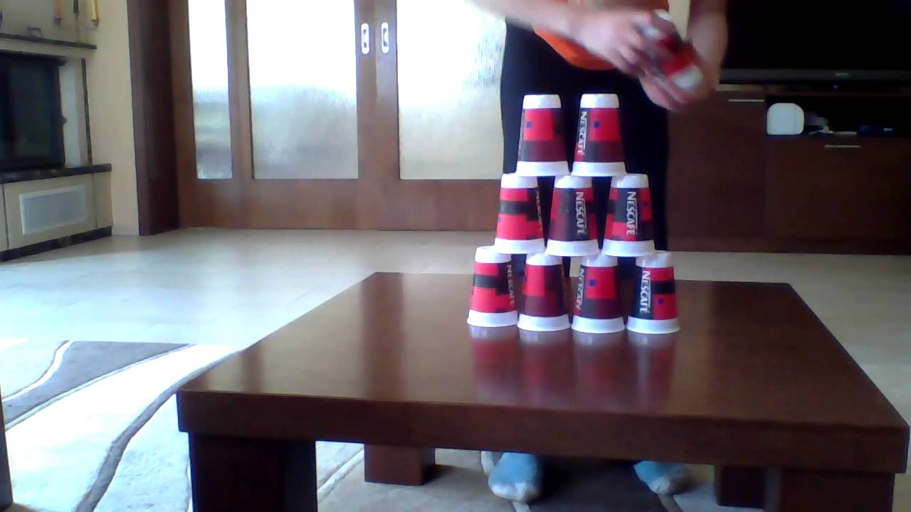 how to make pyramid out of cups and ruin it - YouTube