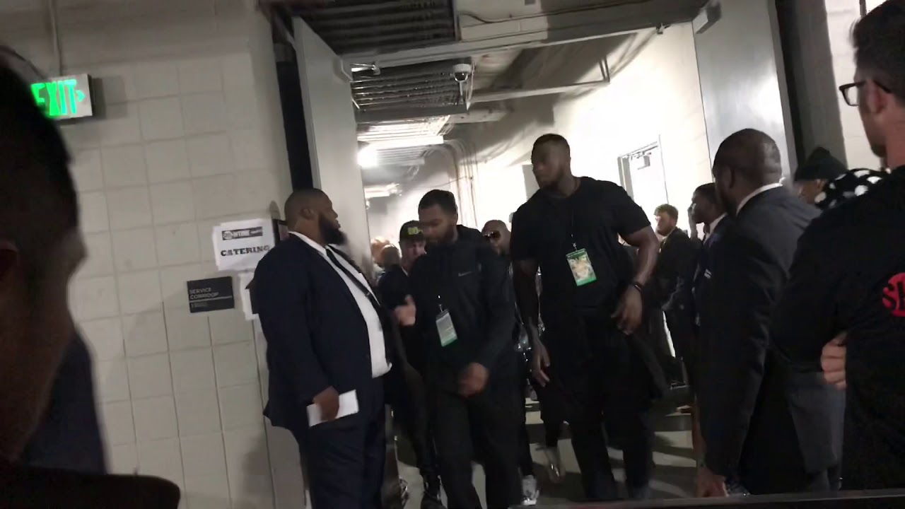 Floyd Mayweather Arrives To Tank vs Gamboa - YouTube