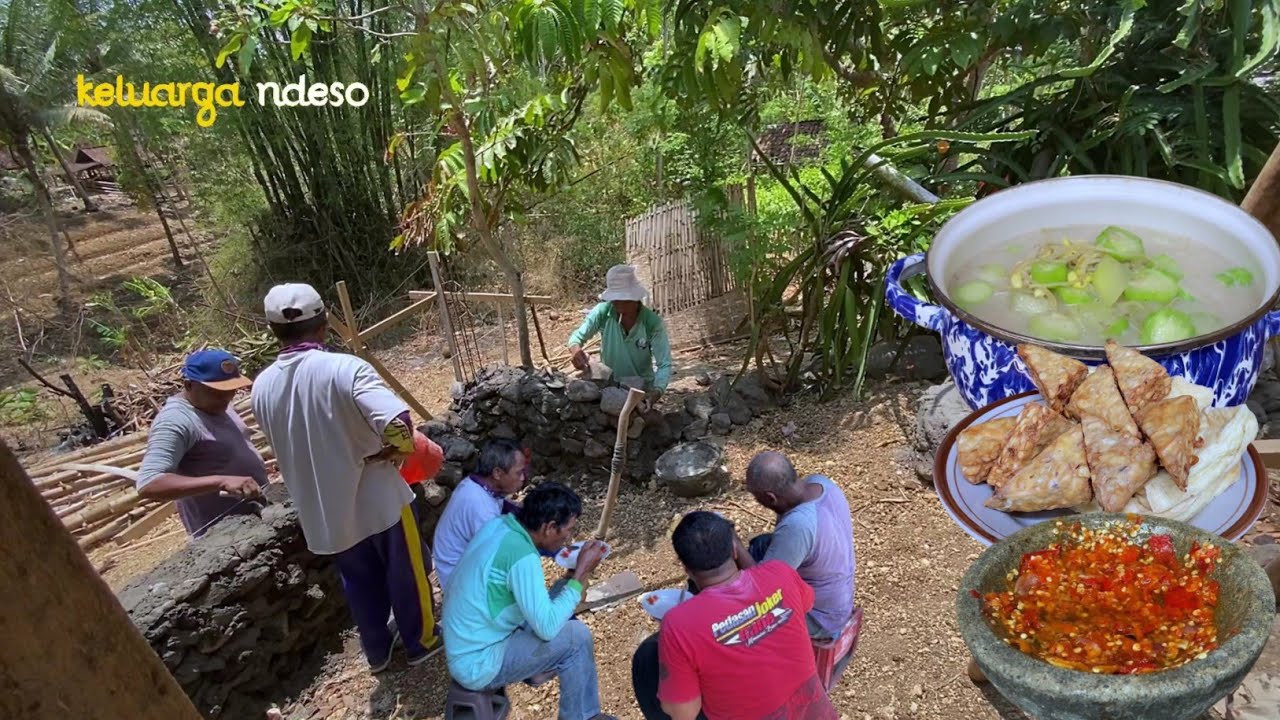 masak untuk makan siang bersama pak tukang, sayur bobor labu air,gambas ...