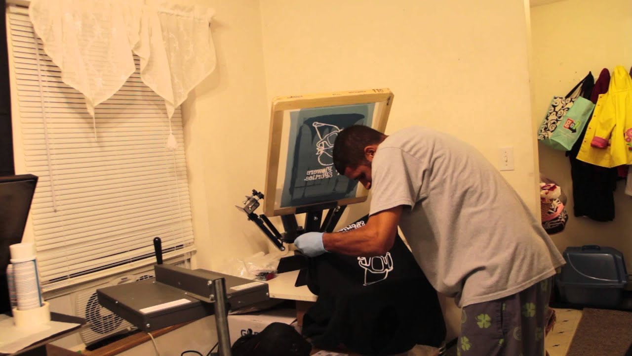 screen printing with vinyl - YouTube