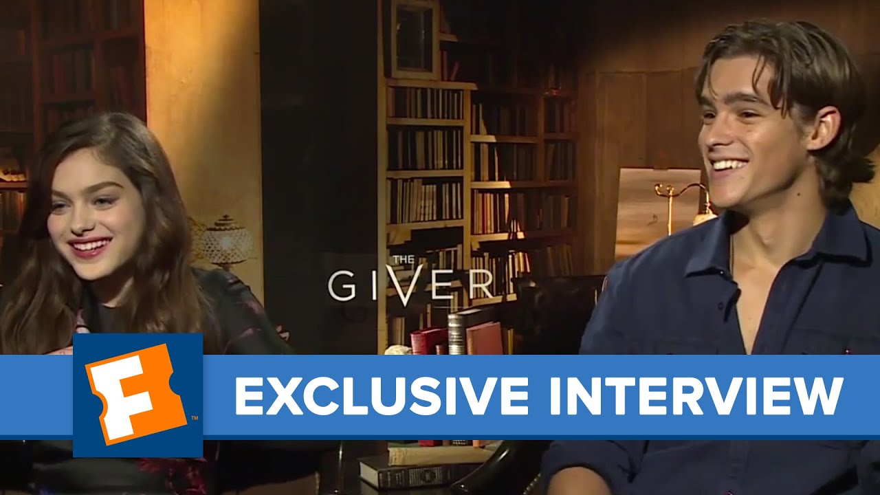 The Giver Cast Interview | Celebrity Interviews | FandangoMovies - YouTube
