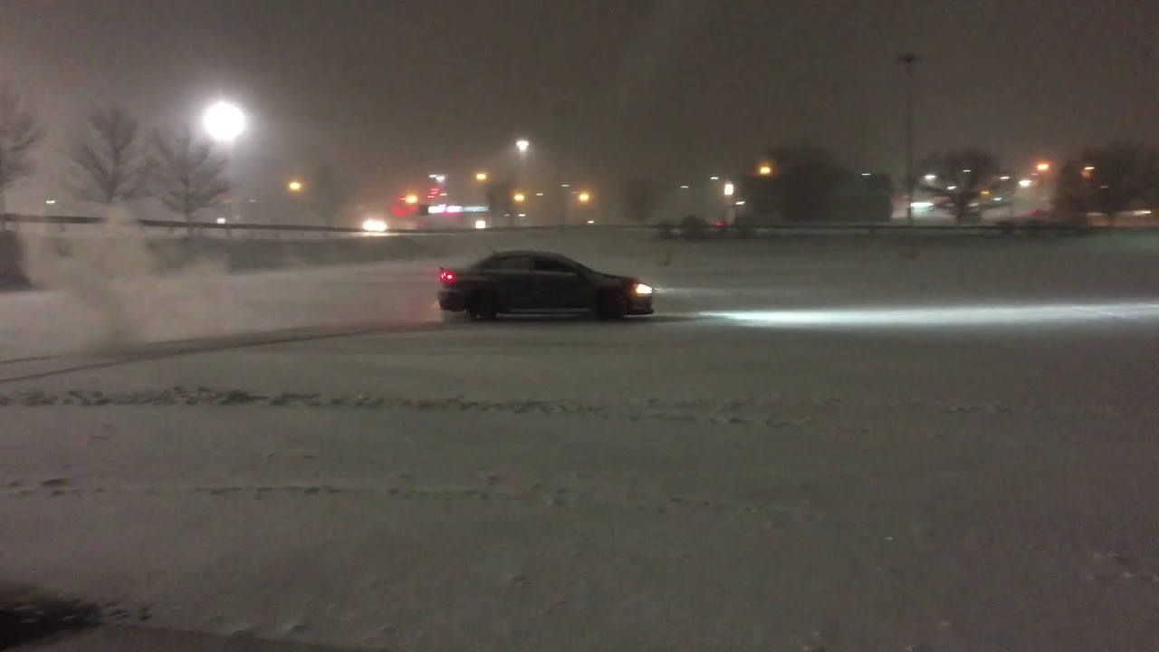 Mitsubishi evo x fun in the snow - YouTube