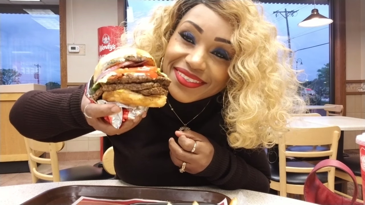 WENDY'S TRIPPLE BACON CHEESE STACK W/ CHILI CHEESE FRIES - YouTube